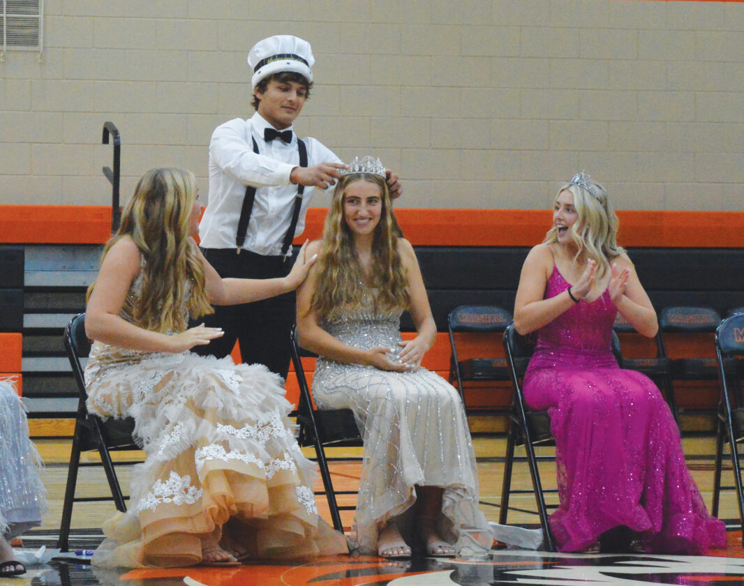 Surprise crownings | News, Sports, Jobs - Marshall Independent